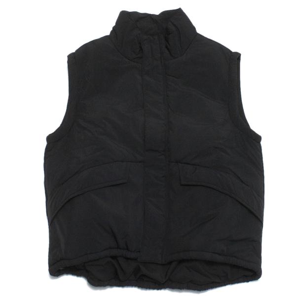 Ocean＆Ground オーシャン＆グラウンド“オーシャン＆グラウンド”のナイロンBIGパテッドベストゆるっとラフに着用できるシンプルなべスト。オーバーサイズなシルエットがポイント◎中綿入りで、肌寒い季節も1枚であたたかい。撥水加工つきの...