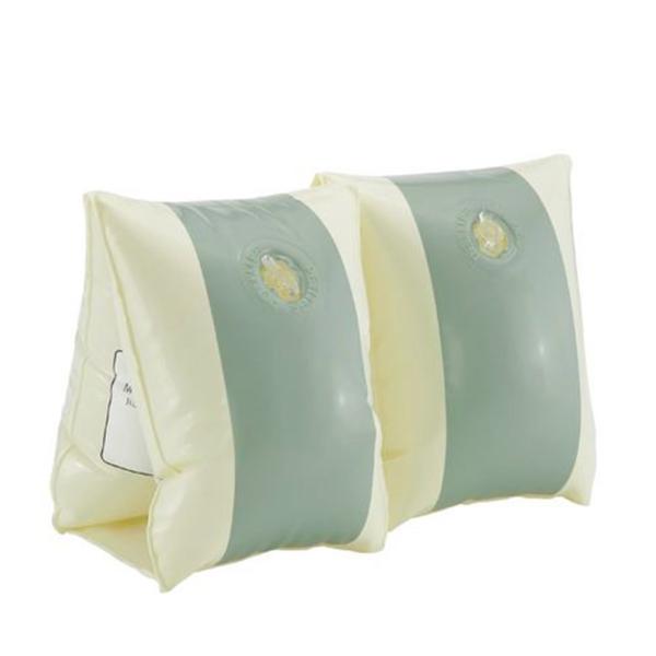 Petites Pommes プチポム“プチポム”のCALILE ALEX ARMBANDSお子様も安心して使えるフタル酸塩不使用の塩化ビニル製。高品質で子供たちの体にも環境にも配慮して作られたこだわりのアイテム。通常のPVCより厚みがある...