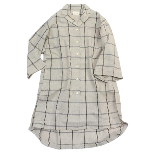 undeny. アンディニー“アンディニー”のチェックガウンワンピースコートリネン混紡で涼やかなチェックリネンシーチングのガウンワンピース。吸水速乾性に優れ、夏場の羽織としても快適な着心地。ざっくりと着られるリラックスシルエット。両サイドに...