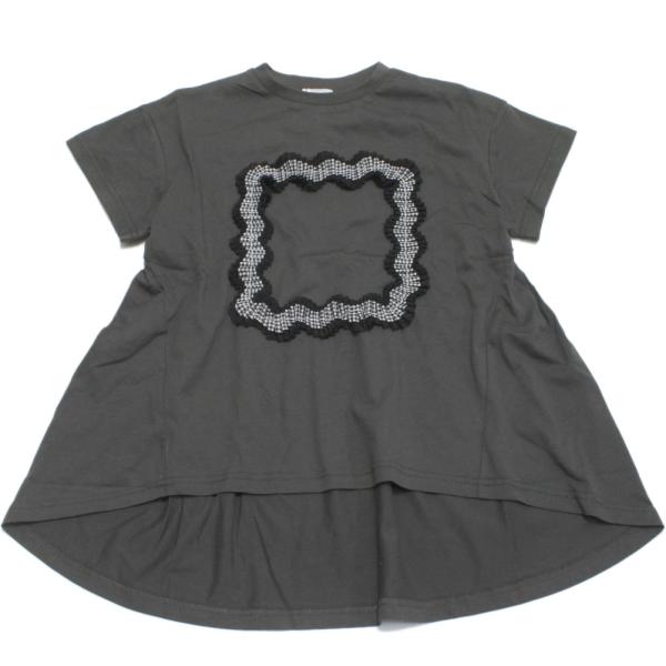 UNICA ユニカ“ユニカ”のフレームデザインTシャツ前身頃に大きく配置したスクエア型のフレームデザインが目を引く半袖カットソー。 身生地は肌触りのいいコットン100%です。ギンガムチェックのフリルテープには、チュールを重ねた立体感のる仕上...