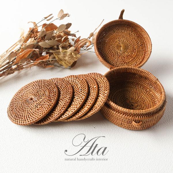 ☆コースターボックスとして☆【セット内容】　・コースター×５枚　・ラウンドボックス×1個バラバラになりがちなコースターを、テーブルの上でインテリアとしておしゃれに整頓できる、嬉しいボックスセットです。コースターをそのまま戸棚の中にしまってお...