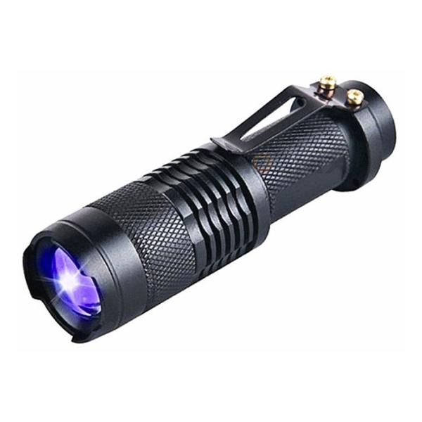 No-7904■LEDブラックライト x 1■電源：単3電池 x 1本※電池は付属しておりません■サイズ：画像をご確認下さい。■素材：アルミ合金■波長：395nm●釣りの畜光力を高める!!　夜釣りなどで使用するルアーの畜光を格段に光を多く放...