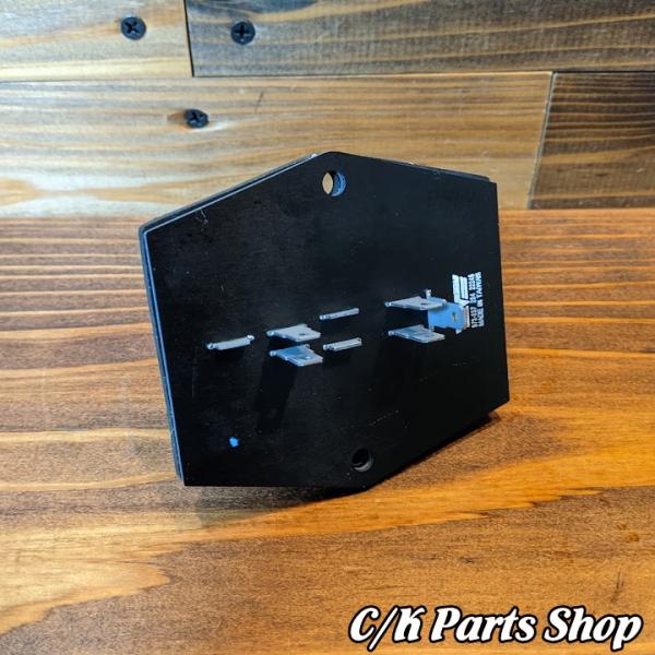 社外メーカーのブロアレジスターです。88-94年 C1500 K1500 C2500 K2500 C3500 K3500 (風速4段階)92-94年 サバーバン ブレイザー ユーコン (風速4段階)★風速3段階切り替えは適合しません。