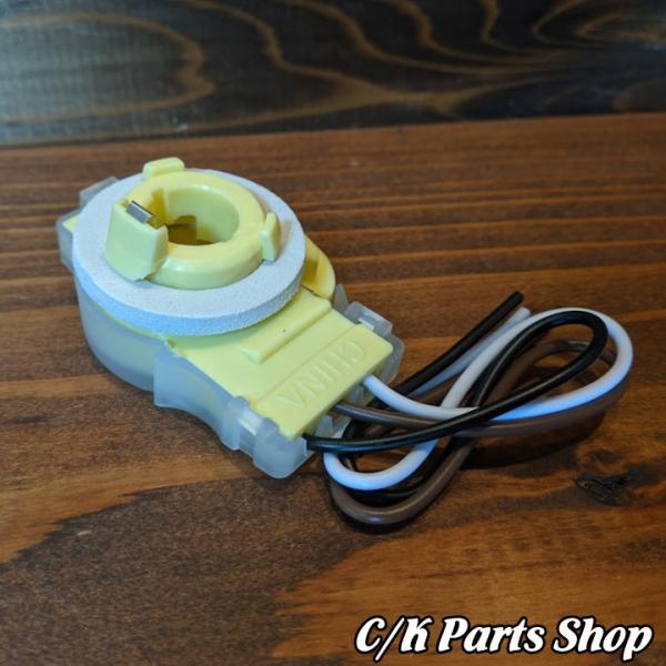 社外メーカーのバルブソケットです。88-98年 C1500 K1500 C2500 K2500 C3500 K350092-99年 サバーバン ブレイザー タホ ユーコン85-94年 アストロ サファリ79-95年 シェビーバン バンデュー...