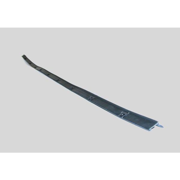 社外メーカーの水切りモール（アウター）です。テールゲートウィンドウ用です。【代表適合車種】73-91年 サバーバン★記載の車種でもお車の仕様によって適合しない場合があります。適合確認はお車のシリアルナンバー（17桁のVIN）をお知らせください。