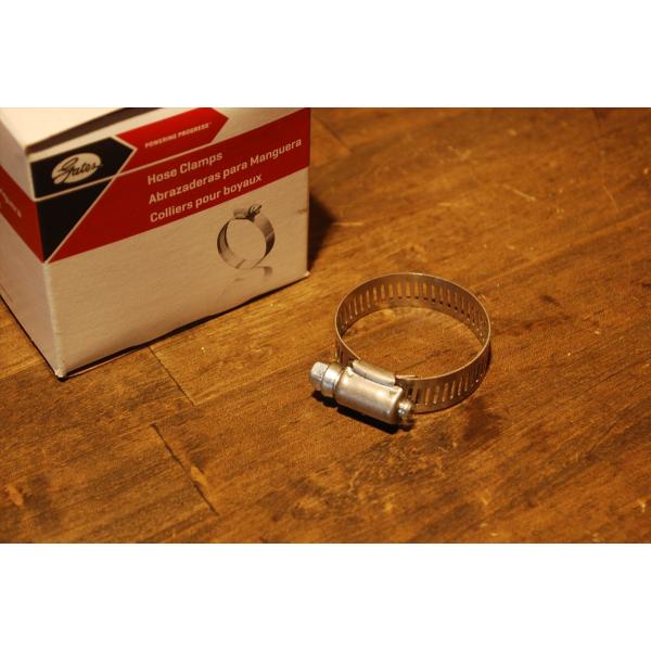 アメリカのホース関連パーツ専門メーカーGATES製の自動車用ホースクランプ（ホースバンド）です。1"〜1-1/4"ホース用 （ヒーターホースなど）クランプ範囲φ19mm〜44mm★クライスラー、ダッジ、Jeepのウォーターポンプとインマニ周...