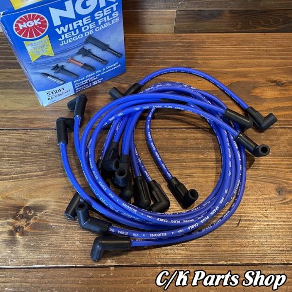 NGKのプラグコードセットです。純正同等かそれ以上の品質です。ブーツとケーブルを接着するシリコンシーラーにより強度と防水性を高め、優れた性能を発揮します。NGK独自のブルーシリコンワイヤーは高耐熱、高耐久を実現し、よりパワフルなスパークとノ...