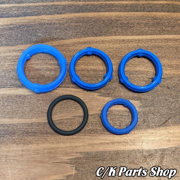 FEL-PRO製のオイルフィルターハウジング（オイルフィルターアダプター）のガスケットセットです。純正同等かそれ以上の品質です。【代表適合車種】Jeep12-16年 JKラングラー 3.6L11-15年 WKグランドチェロキー 3.6Lダッ...