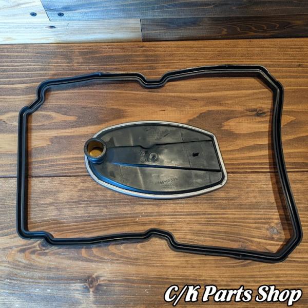 アメリカのフィルター専門メーカーWIX製のATフィルターとATオイルパンガスケットのセットです。W5A580 5速ミッション用。【代表適合車種】12-18年 JKラングラー05-13年 WK/WHグランドチェロキー06-10年 XK/XHコ...