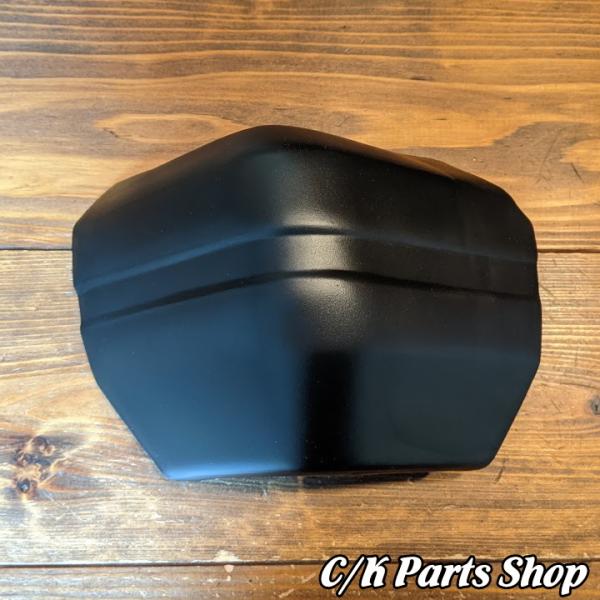 社外メーカーのバンパーエンドキャップです。【代表適合車種】84-96年 XJチェロキー84-90年 ワゴニア★外装パーツはアメリカでも欠品になることが多いです。オーダー後に欠品の場合、大幅に納期が遅れる可能性があるため、必ず事前のお問合せを...