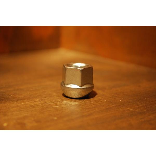 ネジ：M14-P2.0mmHEX：19mm（3/4")高さ：21mm太さ：23mmシート：60度テーパー★社外ホイール用です。★記載の車種でも違うサイズが使われている場合があります。必ず現車のスタッドサイズをご確認ください。★他のサイズ、形...