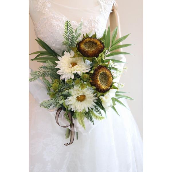 当店はより美しく見えるこだわりのお品をご提案したいという思いからヘアメイクアーティストとプロのフラワーデザイナーなど作家5名で生み出されています。作家はフラワーコンテスト最優秀賞、横浜ハンドメイドマルシェ他多数出店経験があります。お手元に届...