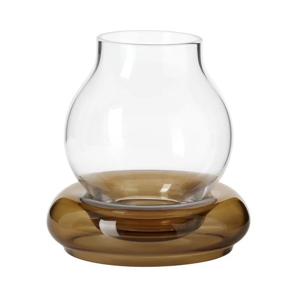 商品サイズ直径: 12cm高さ: 12cm素材ガラスお手入れ方法硬化したワックスは表面をお湯で洗えば簡単に落とせます色ガラスのベースがキャンドルの柔らかな心地よい光を引き立てる、吹きガラスのティーライトホルダー。 スウェーデンのフォークアー...