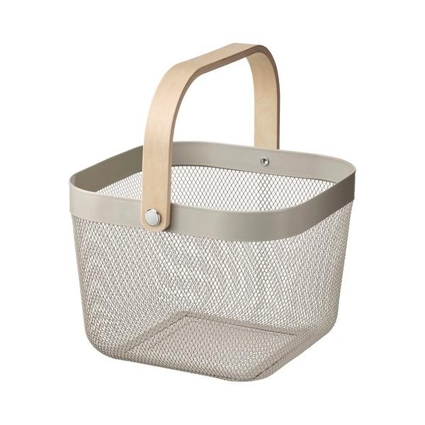 商品サイズ長さ: 25cm幅: 26cm高さ: 18cm最大荷重: 4 kg素材バスケット:スチール 粉体塗装取っ手:バーチ材突き板 透明アクリルラッカーリベット:アルミニウムお手入れ方法柔らかな布で水拭きしてください。汚れがひどい場合は、...