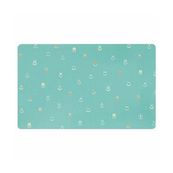 商品サイズ長さ: 60cm幅: 37cm表布:ポリエステル100%（リサイクル材料含有率100％）下面:合成ゴム100%汚れや傷からデスクを守りますくるくる巻いて手軽に持ち運んだり、ボックスに収納したりできます裏面がゴム張りなので、デスクパ...