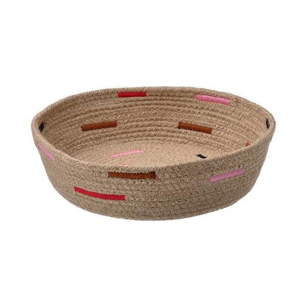 商品サイズ直径: 28cm高さ: 7cm素材バスケット:植物繊維(ジュート) 100%糸:ポリエステル 100%お手入れ方法湿らせた布で水拭きしてください天然素材のジュートで編んだ大型のバスケット。おしゃれで、しかも実用的。明るい色の手刺繍...