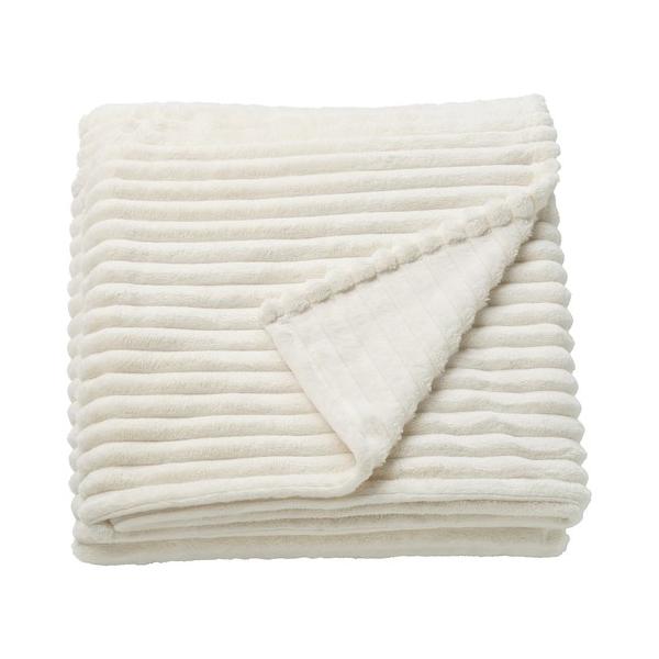 商品サイズ長さ: 250cm幅: 230cm素材ポリエステル 100%ふわふわで柔らかなホワイトのフリース素材を使用したGULLSTRALE グルストローレ マルチカバーは、温かさと心地よさをさらに高めます。 テクスチャーのある表面がスタイ...