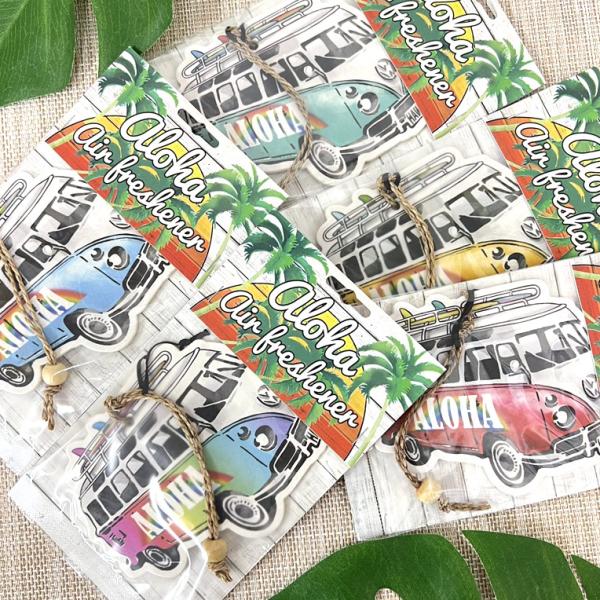 ハワイ/ハワイアン雑貨/ハワイアングッズ/消臭/ひも付き/ストラップ付/芳香剤/カー用品/インテリア/リラックス/プレゼント/【商品説明】プルメリアやココナッツなど、HAWAIIの香りがするカラフルなサーフバスのエアーフレッシュナー。お部屋...