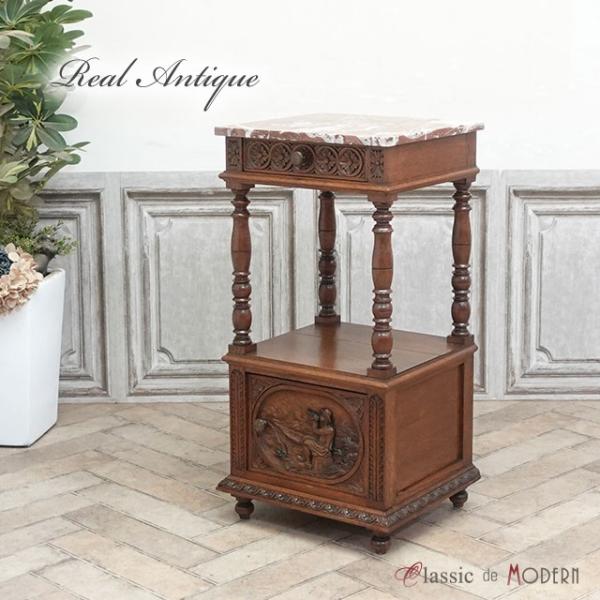 ●品名・品番antique64820b　ナイトテーブル　1920年頃　オーク材　フランス●サイズW 45.5 x D 42 x H 87.5 cm●商品についてフランスアンティークらしいデザインのナイトテーブルです。見るものを魅了する彫刻や...