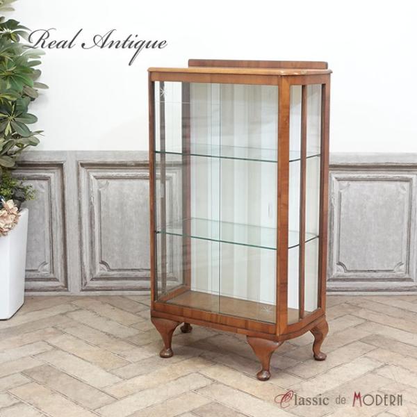 ●品名・品番antique80099　ショーケース　1940年頃　ウォールナット材　イギリス●サイズW 63.5 x D 31 x H 107 (天板高 104) cm●商品についてスライド扉タイプのショーケースです。ガラス扉の模様がすりガ...