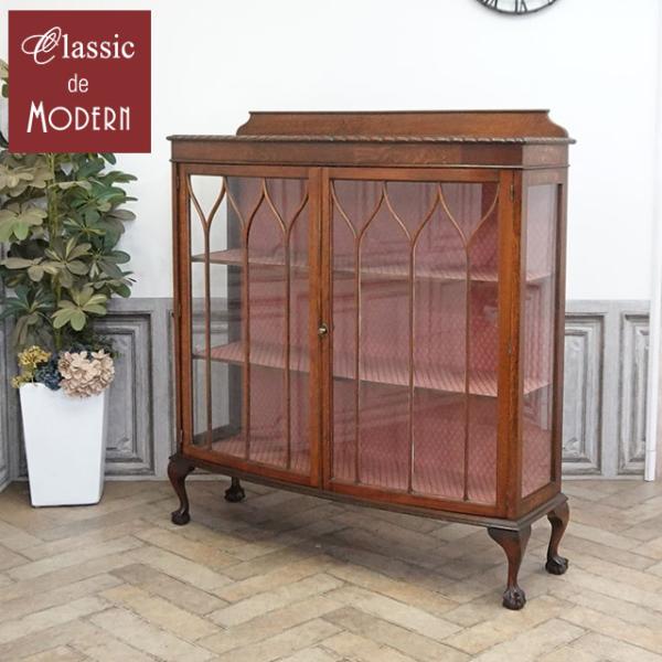 ●品名・品番antique81101　ショーケース　1920年頃　オーク材　イギリス●サイズW 124 x D 39 x H 130.5 (天板高 123) cm●商品についてボールアンドクロウフットが印象的なクロス張り替え済ショーケースで...