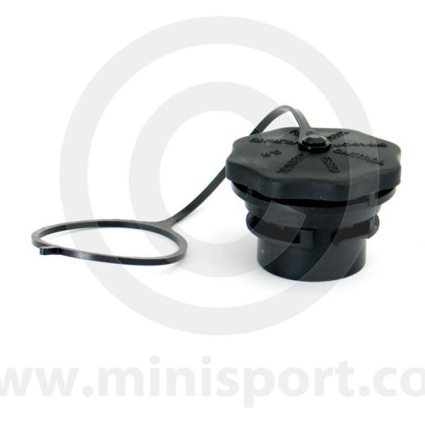 英国ミニ専門店より取り寄せました。写真は使いまわしです。入荷時により細部が異なります。OIL FILLER CAP BREATHER TYPE NON GENUINEGFE6003MSVented oil filler cap that s...