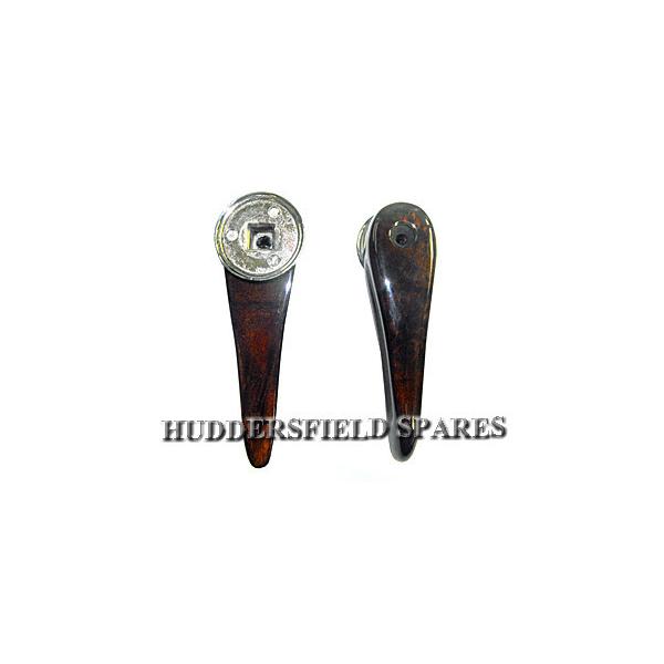英国ミニ専門ショップより取り寄せました。 High Quality Walnut Door Openers Pair of For Classic Cars, Mini MG ETC