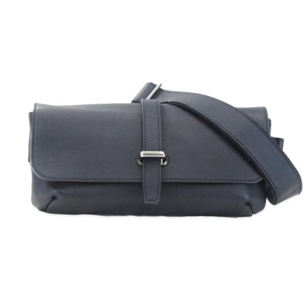 ◇商品説明◇■ブランド　：WILDSWANS■色・素材　：ブラック 黒■サイズ　　：縦：約 15cm 横：約 23cm 奥行：約 4cm ショルダーストラップの長さ：約96cm　幅：約3.5cm 計測には細心の注意を払っておりますが多少の誤...