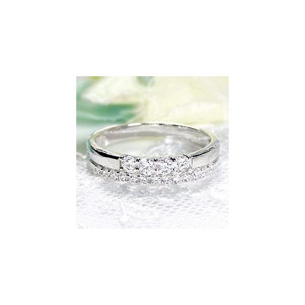 センターにあしらった4石のダイヤが上品に輝くダイヤリングと、美しいエタニティラインの女性らしいリングです。輝きの良いSIクラスの天然ダイヤモンドをトータル0.40ctセット。2つのリングを重ねづけしているように見える2連のデザインが手元を優...