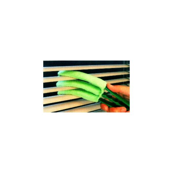 ブラインドのお掃除が簡単に。ブラインドの羽を広げたままで3列ずつ拭いていけるので手早く出来ます。マイクロファイバーですので傷つけにくくなっています。※スペアモップ1個です。サイズ:220×35×35mm材質:ポリエステル・PP