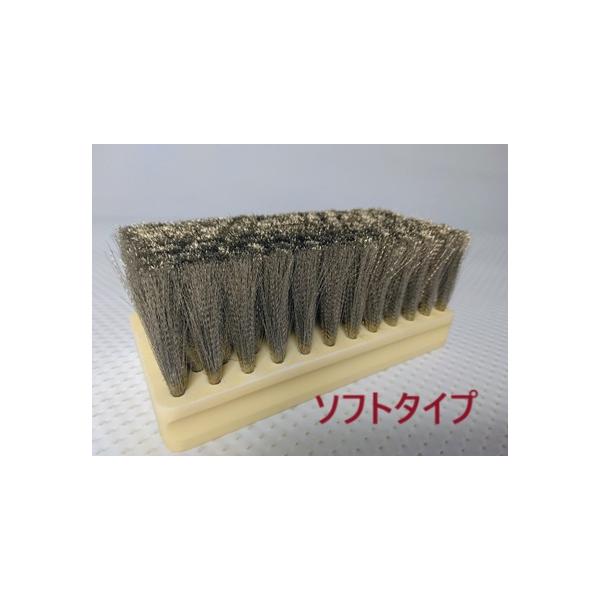 ステンハンドブラシ１２０　（ソフトタイプ)　0.10Φ凹凸のある床の現場で大活躍！極細ステンレス線が入り込み、汚れをグングンかきだします。ハンドタイプはハードタイプとソフトタイプの2種類があります。ハードタイプはブロックやコンクリート面、マ...