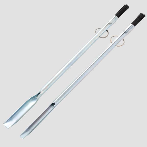 サッシや狭い溝の清掃にどうぞ。両側に剥離用溝と掃き出しホーキが付いています。ホーキには毛ぐせがつきにくく、磨耗の強い6-10ナイロン使用ですから大変丈夫です。