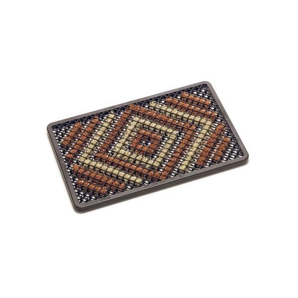 樹脂枠製の軽くて移動させやすい玄関マット粗土砂・雪落しに規格サイズ：約390×600mm重量：約1.1kgベース材質：ポリエチレンブラシ材質：ポリプロピレン厚さ：約32mm(ブラシ：約32mm、ベース：約23mm)