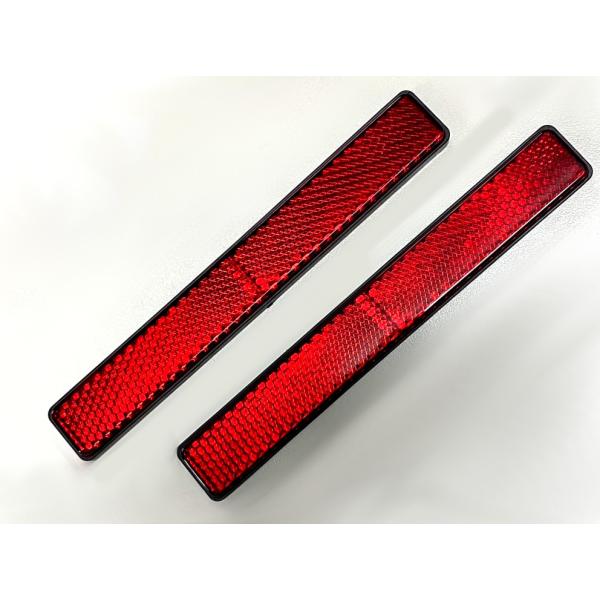 ●ECE規格取得済公道を走る車両には必ず必要なリフレクター（後部反射板）142mm×20mmのスリムタイプでスッキリとしたリヤ回りを実現社外テールレンズへの変更時、社外のフェンダーレスユニット、リアバンパーのショート加工など、車体への新たな...