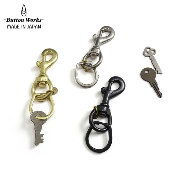 　Button Works(ボタンワークス)の Swivel Key Holder Horse Shoe スイベル キーホルダー ホースシュー のご紹介です。Button Worksのクラフトマンシップが光る、ホースシュー型のキーリングが印...