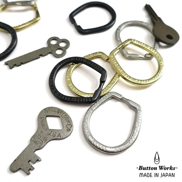 　Button Works(ボタンワークス)の Swivel Key Holder Horse Shoe スイベル キーホルダー ホースシュー のご紹介です。アメリカの老舗ワークブランド SWEET-ORR 社のノベルティを現代に蘇らせた、...