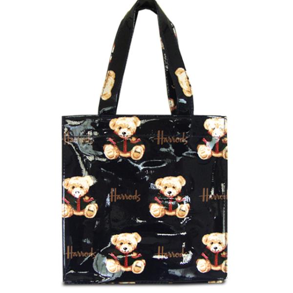 ハロッズ Harrods トートバッグ可愛いプリントが施されたPVCトートバック！ファスナー付のポケットが内部についています。素材はPVCなので水に強く雨の日のお出かけに・・ （約）W：25cm×H：25cm×D：11cm　持ち手高14cm...