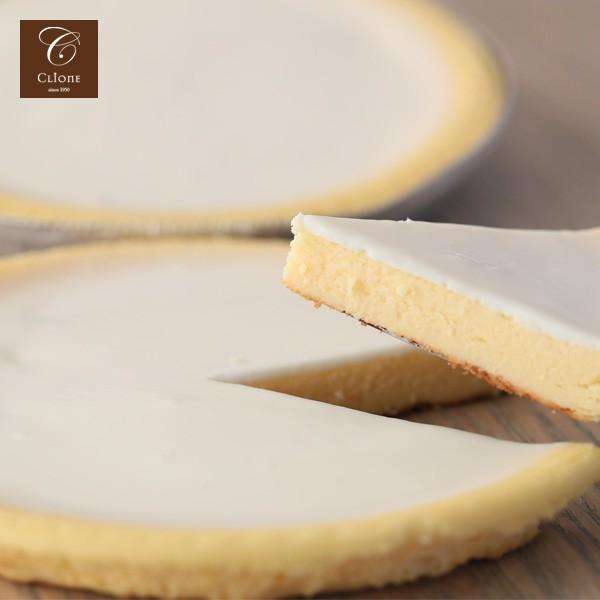 小麦粉を一切使わず、卵と砂糖とデンマーク産クリームチーズで作りました。酸味とともに濃厚なチーズのコクを楽しめる、シンプルながらもリッチな味わい。