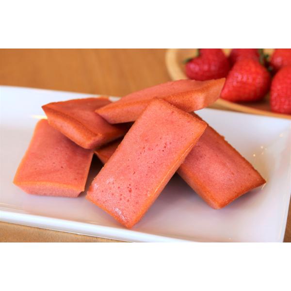 洋菓子屋さんが作った、栃木県産の苺「とちあいか」のピューレを使用したいちごフィナンシェ。しっとりとした食感、いちごの味と香りが口の中に広がります。