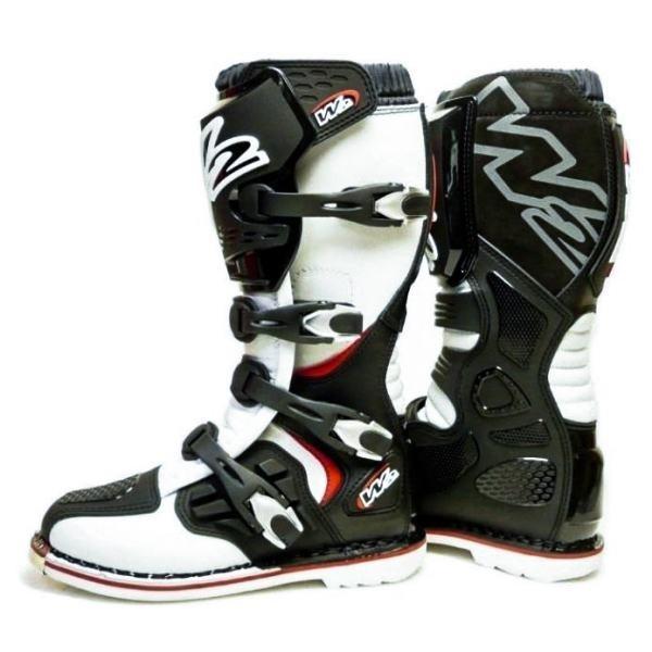 ・W2オフロードブーツE-MX9・しっかりしたホールド感で安心して走行することができます・柔らかい内装で高いフィット感と良好な履き心地・操作性が良くペダル操作も安心※日本サイズ(cm)はW2参考サイズです。　スニーカーサイズ+0.5cm〜1...