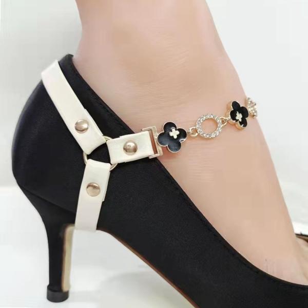 お気に入りのパンプスやミュール、歩くたびにかかとがパカパカして歩きにくくありませんか？  このおしゃれなシューズバンドが、足と靴をフィットさせ、歩きやすさをサポートします。  ◎パカパカ防止で快適 バンドで足の甲を固定することで、靴が脱げる...