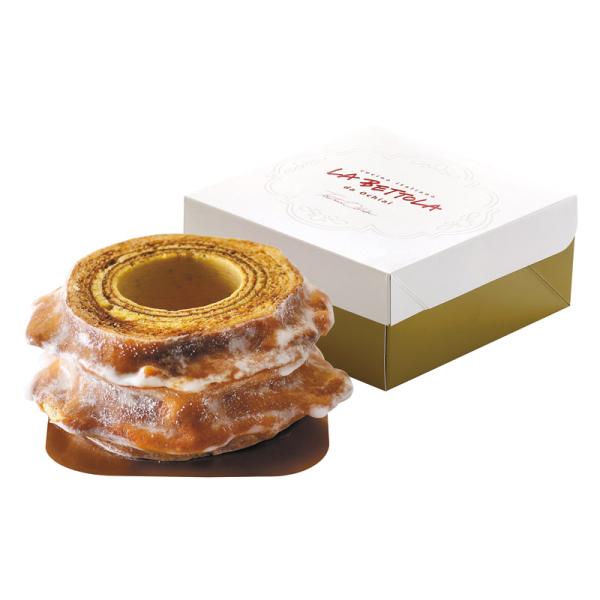 「ラ・ベットラ・ダ・オチアイ」落合シェフ監修の、オレンジピールを細かく刻んで生地に練り込み焼き上げたバウムクーヘンです。内側はしっとり、シュガーコーティングした外側はサクッとした食感です。内容:バウムクーヘン（φ130×70mm）×1アレル...