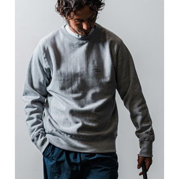 【発売日：2024年11月30日】しっかりとした生地感の、ヘビーオンススウェットシャツ。さり気なく入ったサイドリブと、胸元の筆記体ロゴが抜け感を出してくれます。袖にはハートワッペン、裾にはピスネームをセット。181cmのモデルがLサイズを着...
