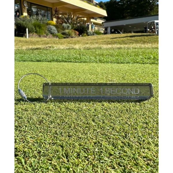 【発売日：2024年02月20日】ホテルやロッカーのキーホルダーから着想を得たキーホルダー。シンプルながら、目を惹くデザインに仕上げている。ゴルフバッグやカートバッグに取り付けて、自分しかないデザインのバッグにするも良し。▼素材アクリル　ス...