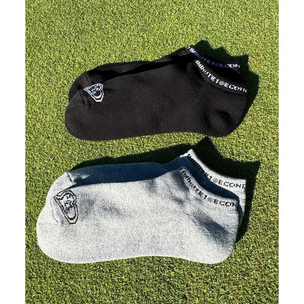 【発売日：2024年02月20日】伸縮性に富んだアンクルソックス。くるぶし周りには「1MINUTE 1SECOND」の文字を配列。左足にだけブランドアイコンのハートマークをジャカード編みでセット。▼素材綿50％　アクリル22％　ポリエステル...