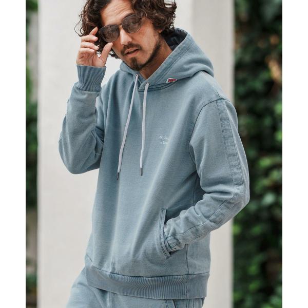 【発売日：2025年09月20日】度詰のしっかりしたニットデニムを使用したフーデッドパーカー。両袖にライン切り替えと左胸に筆記体刺しゅう、フードにはワッペンをセット。シンプルな中にも1MINUTE 1SECONDらしいアクセントでデザインさ...