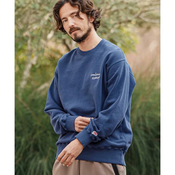 【発売日：2025年03月10日】ドライタッチと吸湿性・速乾性に優れているオープンエンド素材にピグメント加工を施した裏毛トレーナー。ヴィンテージ感がありつつも、色落ちや洗濯による劣化が少なくガンガン着ていただけるアイテムです。左胸にロゴ刺繍...