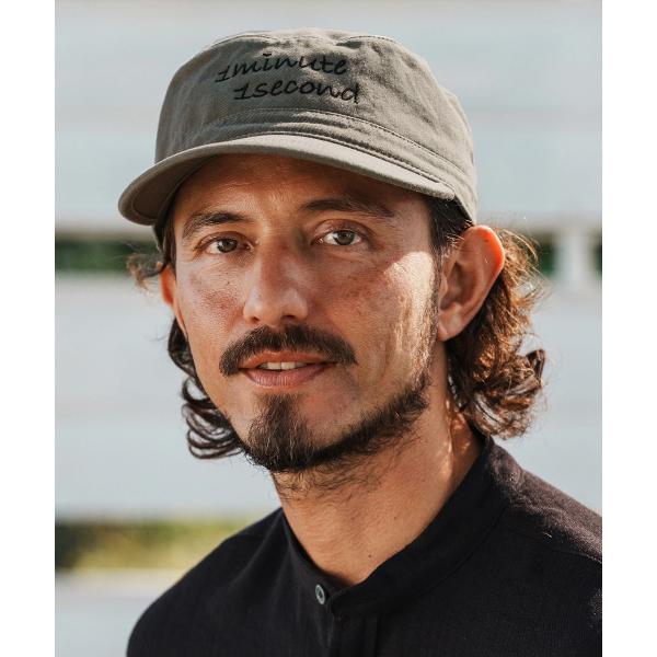 【発売日：2026年01月30日】オールシーズン活躍する、ツイル生地のベーシックなワークキャップ。フロントにブランド名を筆記体にした文字を刺繍。後ろのアジャスターでサイズ調整も可能。▼素材綿100%▼寸法Freeサイズ／頭周り:59?62c...