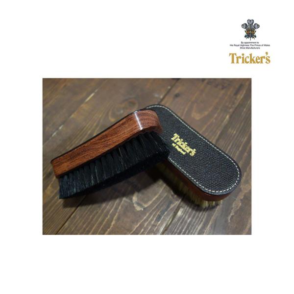 【TRICKERS / トリッカーズ】靴作りの名人ジョセフ・トリッカーによって、1829年 R.E.Tricker Ltd が設立される。現在、五代目に受け継がれているトリッカーズは、英国靴製造のメッカであるイギリスのノーザンプトンに現存す...