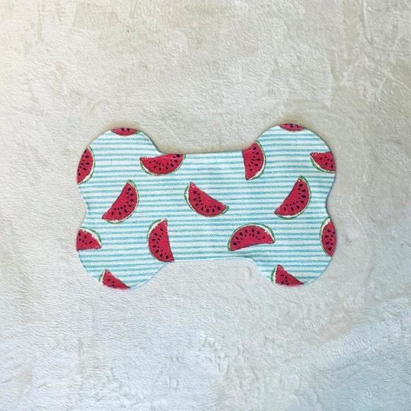 ペットのお食事エリアがグンとおしゃれに！LAから直輸入Thro by Marlo Lorenzのペット用マットです。【カラー】ブルーストライプ【サイズ】W：約52cmH：約33cm【素材】コットン100%